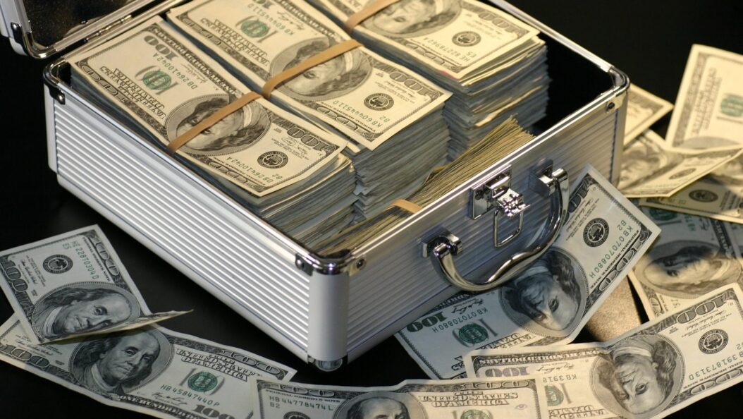 5 Tips to Become a Multi-Millionaire - Savings Roll